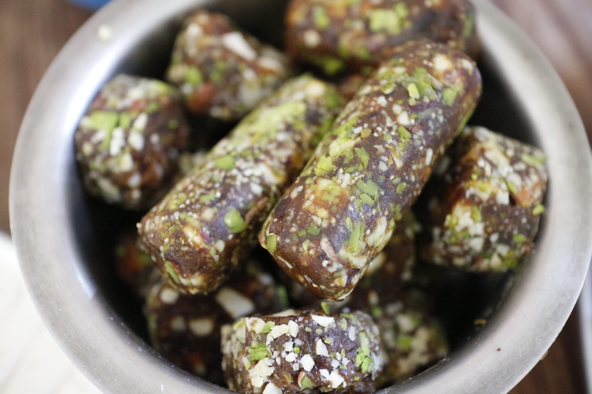 Benefits of Khajoor Gulkand Roll - Utsav.Earth